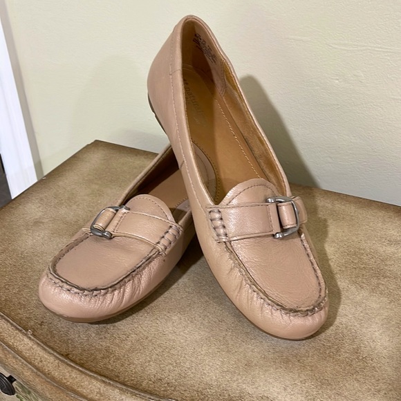 Naturalizer | Shoes | Naturalizer N5 Comfort Kristo Soft Beige Leather ...